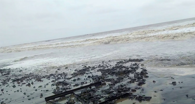 Hazira Beach Surat (Location, Activities, Night Life, Images, Facts ...